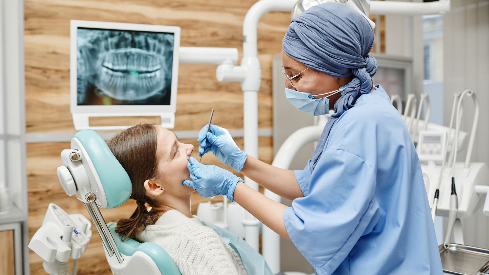 Don't Panic—Call! When and Why to See an Emergency Dentist ASAP ...